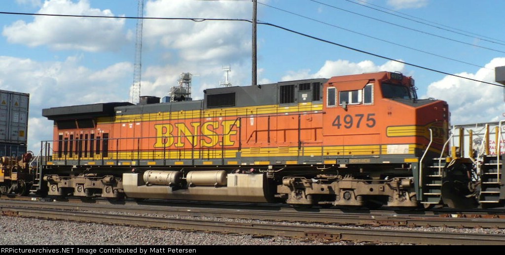 BNSF 4975